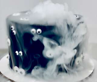 Halloween 'Eyes in the Fog' Cake ~ Intensive Cake Unit